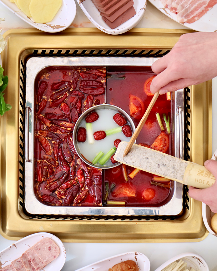 Hot & Hot 沸腾三国 – Sichuan Hotpot